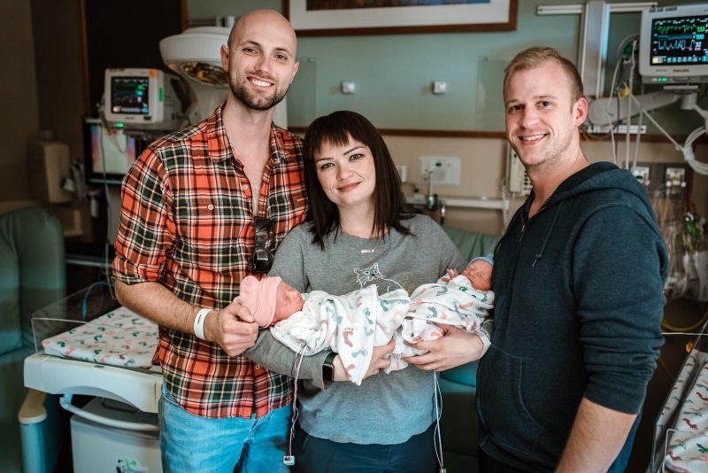 Emotional Photos And Video Document The Birth Of Twins Via Surrogate